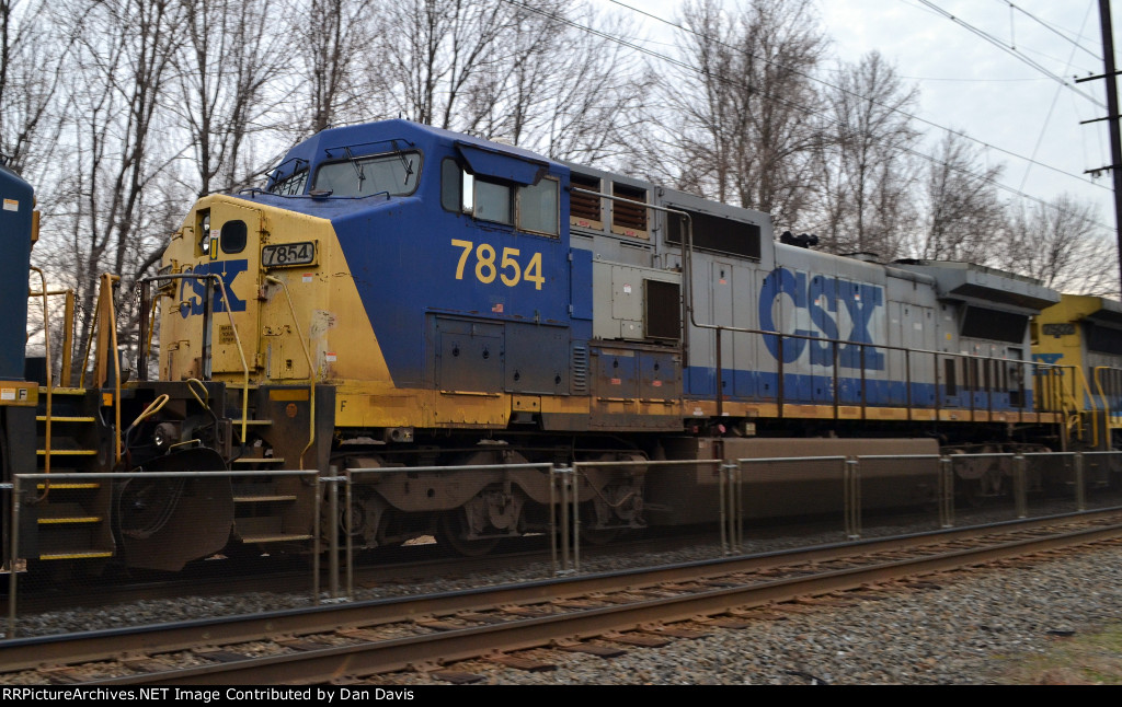 CSX C40-8W 7854 on X792